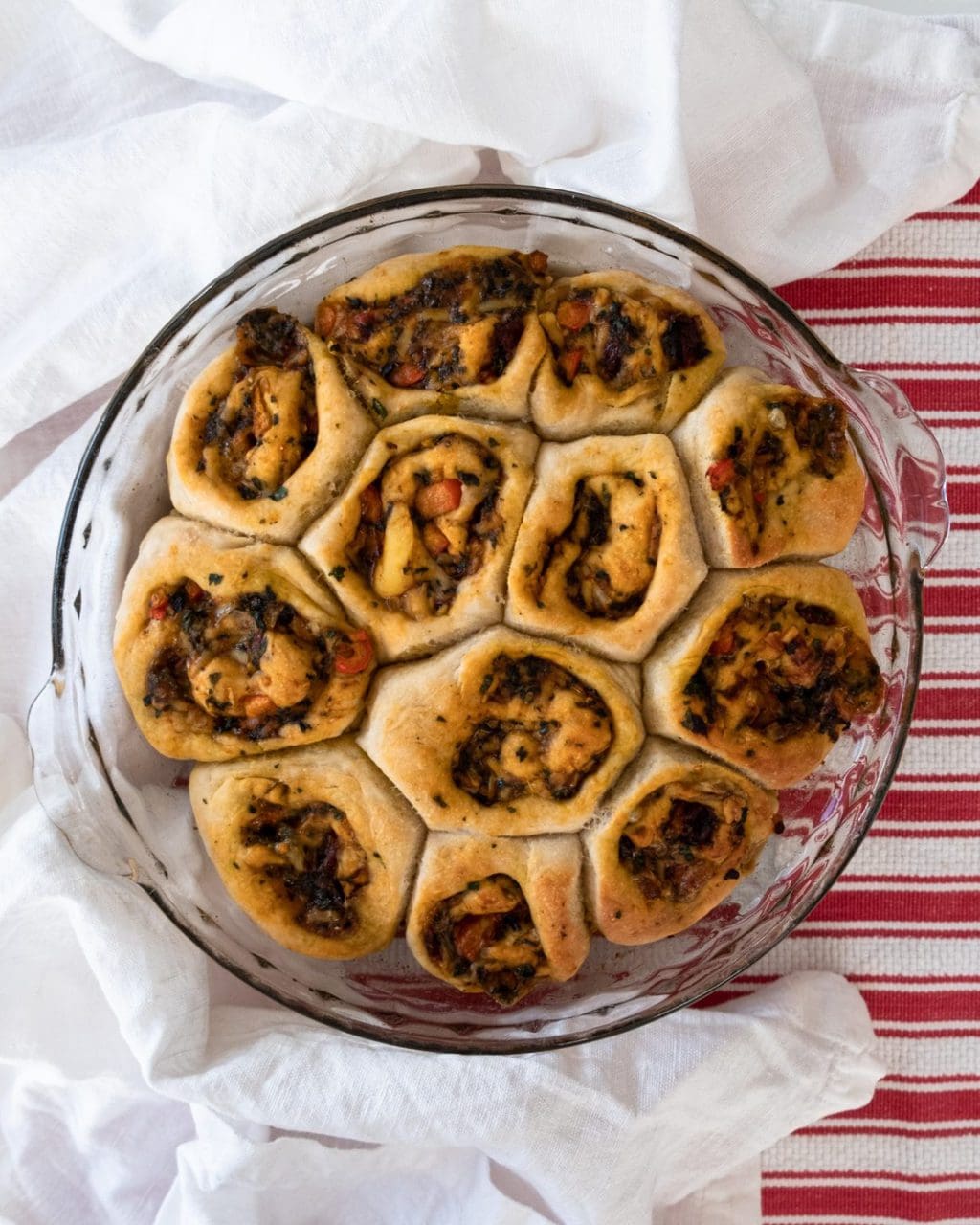 Vegan Pizza Scrolls » tasty party snack » not hangry anymore